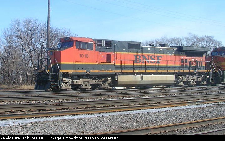 BNSF 1018